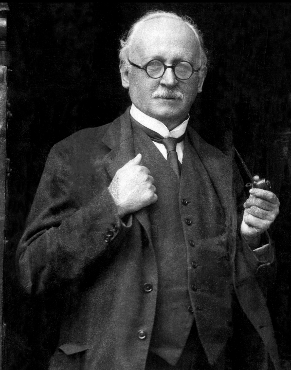 Edwin Lutyens copyright News syndication 22.3.17. cropped portrait - The Lutyens Trust